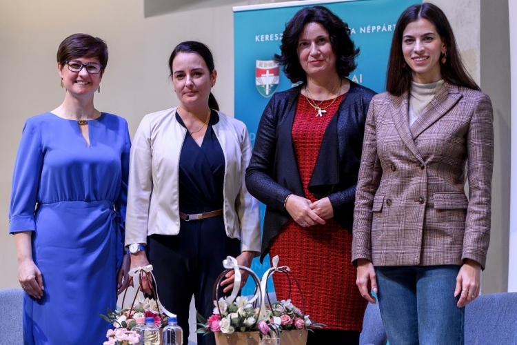 Női szerepek – vezetők a közéletből – pódiumbeszélgetés Albertirsán | KDNP